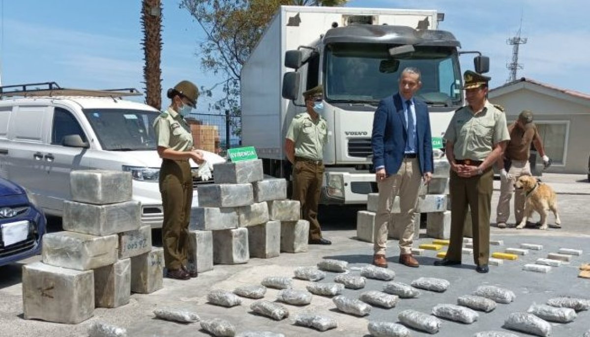 Carabineros del OS7 incautan 853 kilos de drogas en La Negra | Radios regionales